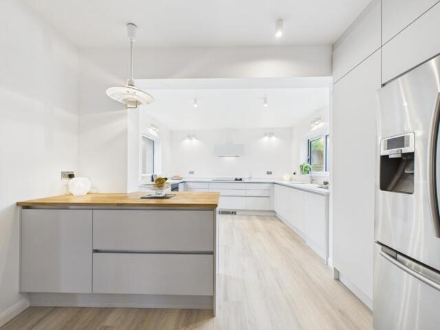 Bungalow 3 Bedroom For Sale Kent Greater London 675000 ES100786948