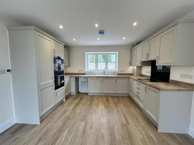 Bungalow 3 Bedroom For Sale Kilburn Kilburn 450000 ES100456333