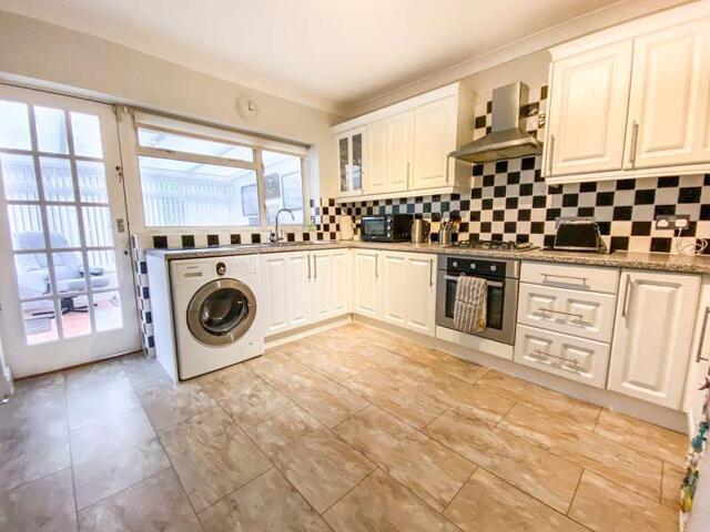 Bungalow 3 Bedroom For Sale Hedge End Hampshire 395000 ES99029296