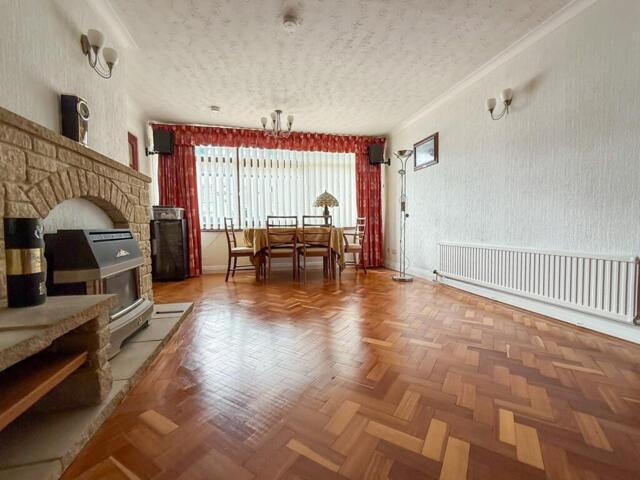 Bungalow 3 Bedroom For Sale Nailsea North Somerset 330000 ES100988002