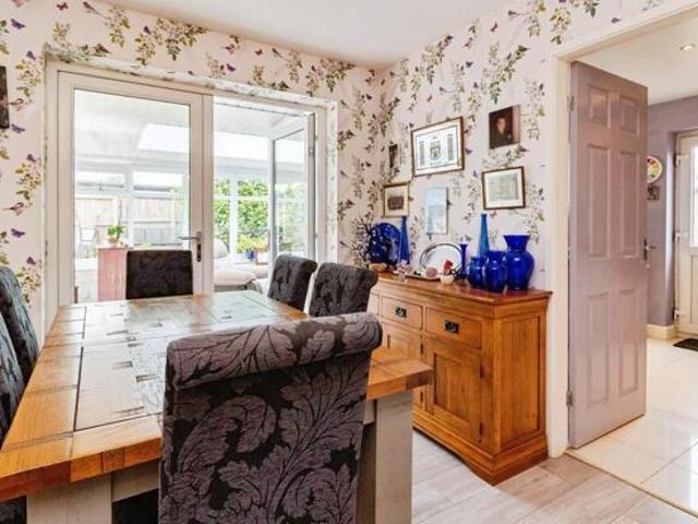 Bungalow 3 Bedroom For Sale Stafford Staffordshire 290000 ES95090340