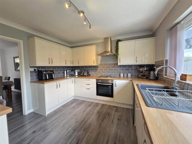 Bungalow 3 Bedroom For Sale Pembroke Pembrokeshire 290000 ELS98834846