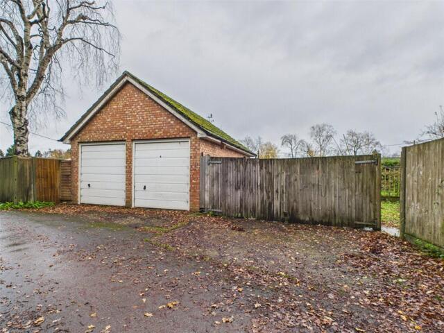 Bungalow 3 Bedroom For Sale Tadley Hampshire 600000 ELS101996161