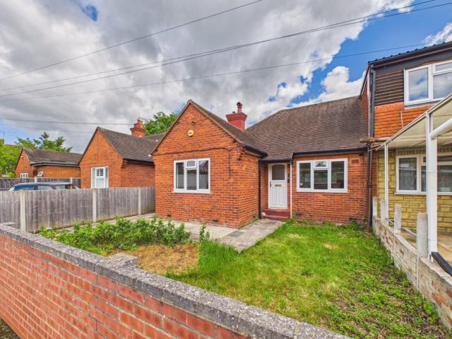 Bungalow to Rent in Maidenhead Northfield Road PML260112