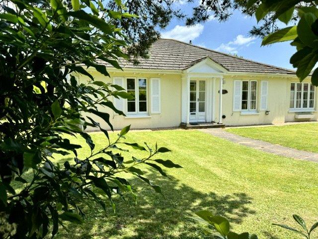 Bungalow to rent in Aldwick Bay, Aldwick, PO21 | Leaders