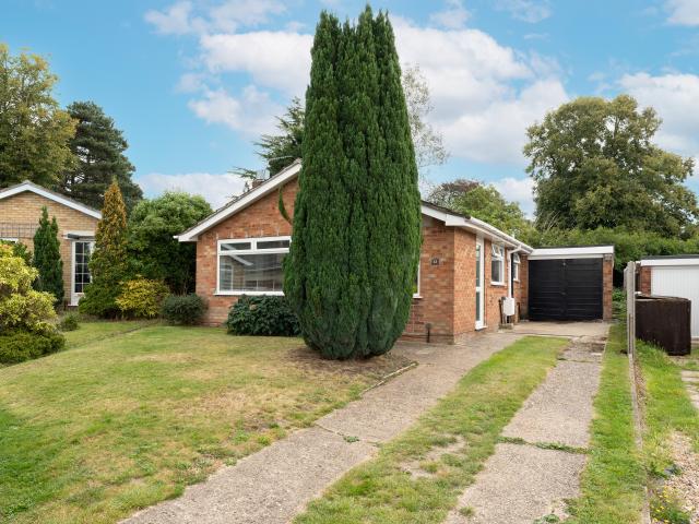 Bungalow to rent in Bek Close, Norwich, NR4 | Leaders