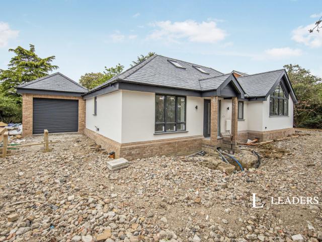 Bungalow to rent in Boxted Road, Mile End, Colchester, Essex, CO4 | Leaders