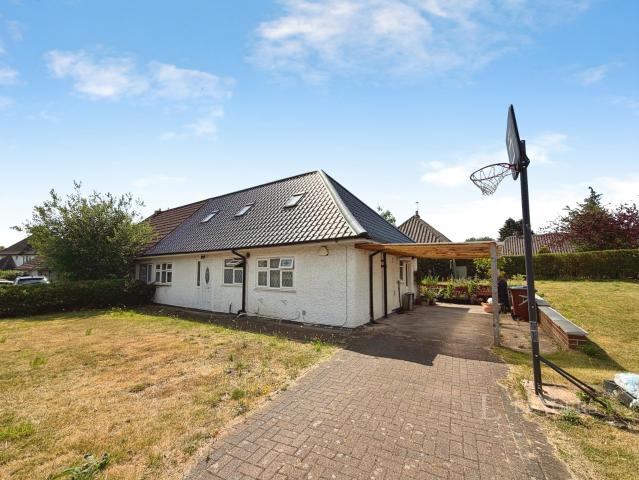 Bungalow to rent in Broughton Drive, Nottingham, Nottinghamshire, NG8 | Leaders