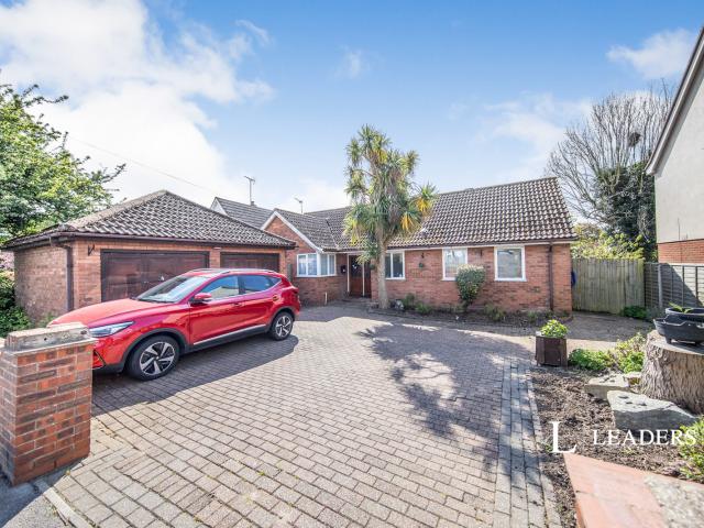 Bungalow to rent in East Road, West Mersea, Colchester, CO5 | Leaders