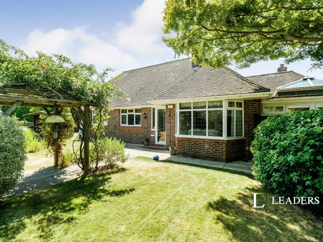 Bungalow to rent in Fernhurst Drive, Goring by Sea, Worthing, West Sussex, BN12 | Leaders