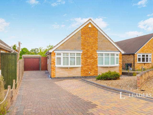 Bungalow to rent in Kilburn Avenue, Oadby, Leicester, Leicestershire, LE2 | Leaders
