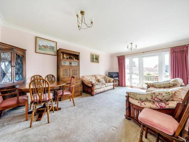 Bungalow With 2 Bedroom Denham Buckinghamshire DS88038517