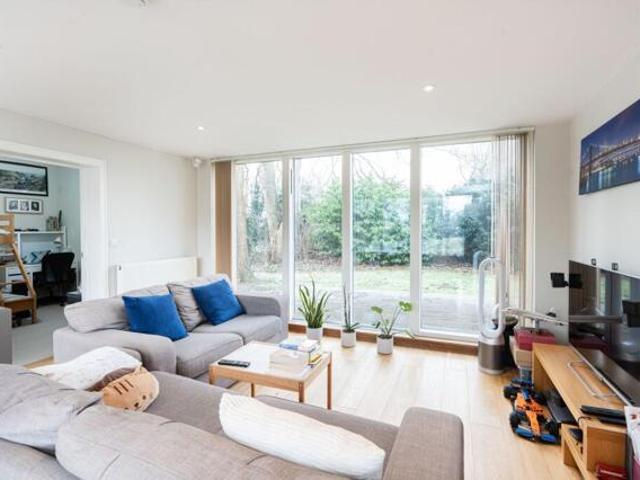 Bungalow With 2 Bedroom Oxfordshire Oxfordshire DS87063135