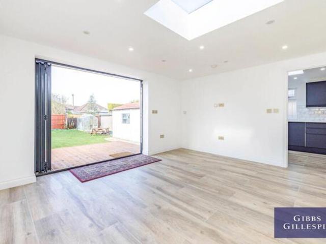 Bungalow 5 Bedroom Watford Hertfordshire For Rent 3500 ES89544651