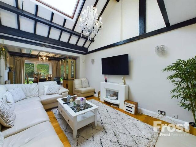 Bungalow With 5 Bedroom Feltham Greater London DS87014164