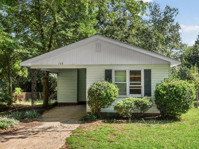 Bungalow Cottage Carrolton 2 bedroom, 1 bath $1300.00 per month