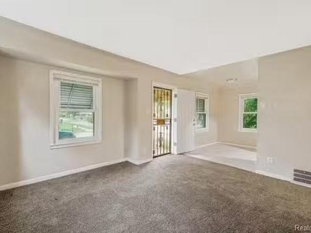 Bungalow Detroit, MI 18401 Freeland St