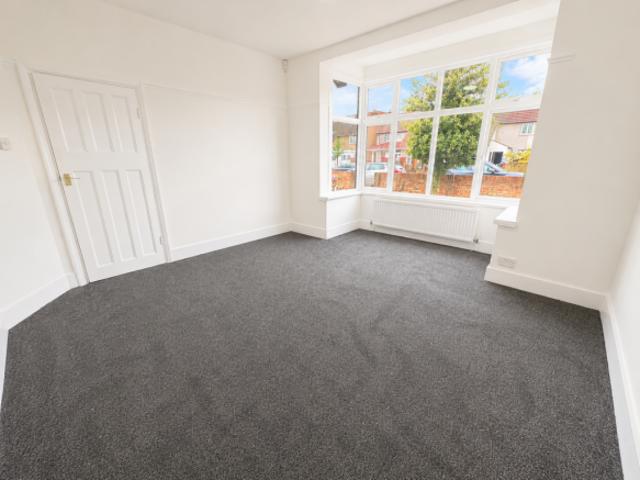 3 bedroom bungalow for rent in Beattyville Gardens, Barkingside, IG6