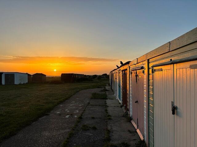 Bungalow Hayling Island Hampshire LS101676579
