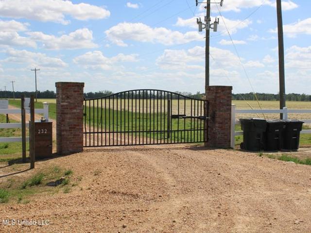 Bungalow Ln, Tchula, MS 39169