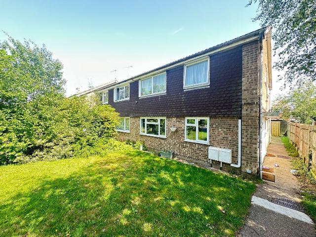 Bunhill Close, Dunstable, Bedfordshire LU6, 2 bed maisonette to rent, £1,250 pcm | PrimeLocation