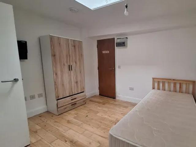 Bunholic, 718 Holloway Road, London, N19 3NH, United Kingdom | 1 bed apartment for rent #167546790 | Rentberry