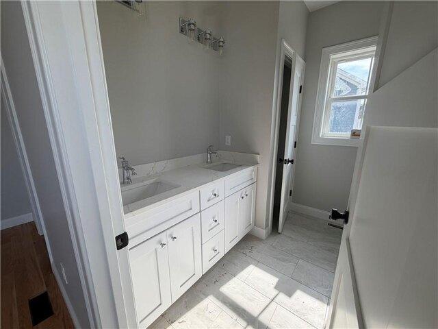 Bunker Hill Xing, Portsmouth, Home For Sale
