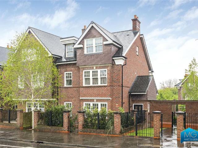 Bunns Lane, Mill Hill, London, NW7 4 bed semi detached house to rent £4,000 pcm £923 pw