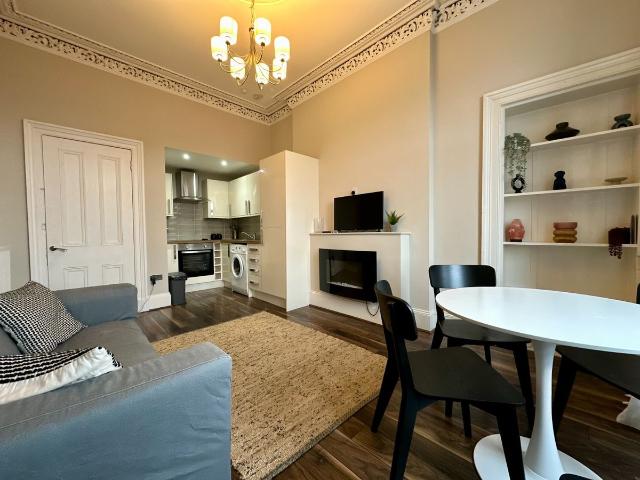 Buccleuch Street, Garnethill, Glasgow G3, 2 bed flat to rent, £1,400 pcm | PrimeLocation