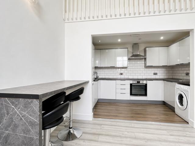 Buccleuch Street, Glasgow G3 4 bed ground floor maisonette to rent £3,000 pcm £692 pw