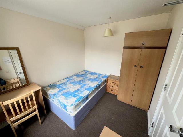 Buchan Close, Uxbridge, 4 bed end of terrace house to rent £2,328 pcm £537 pw