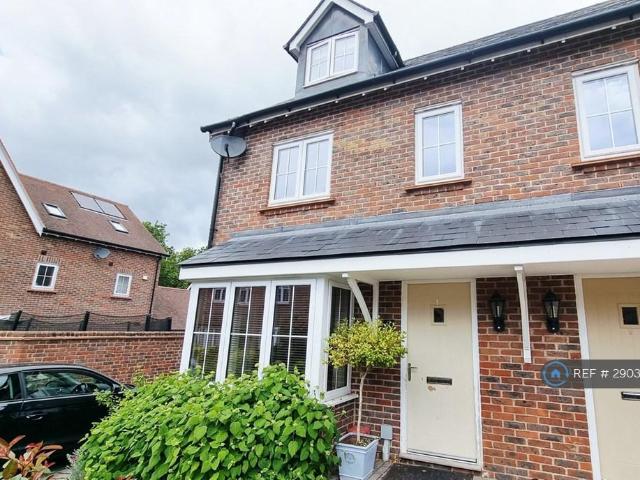 Buchanan Way, Bracknell, RG42 4 bed semi detached house to rent £2,400 pcm £554 pw