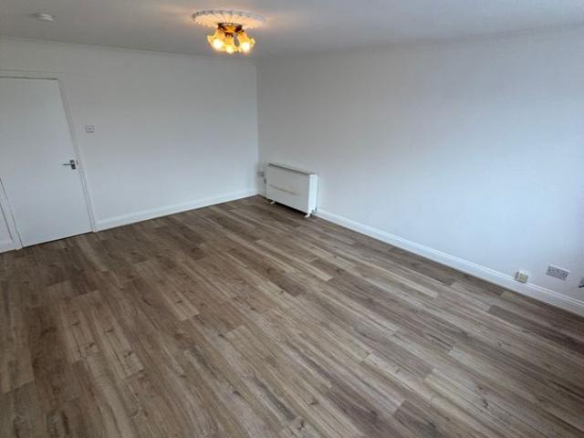 Buchanan Drive, Luton LU2, 2 bed flat to rent, £1,150 pcm | PrimeLocation