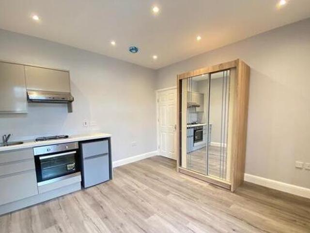 Buchanan Gardens, Kensal Green, Studio Flat For
