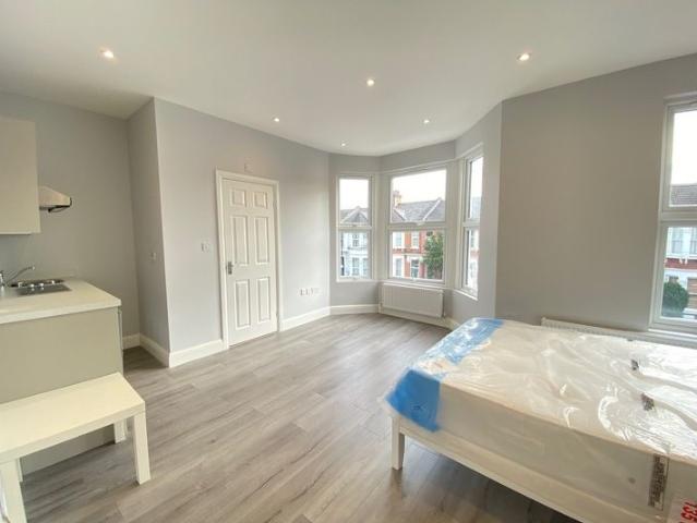 Buchanan Gardens, Kensal Rise / Kensal Green, London NW10, Studio to rent, £1,395 pcm | PrimeLocation