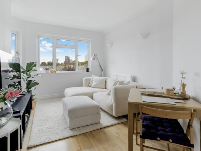 Buchanan House SW18, 1 bed flat to rent, £2,400 pcm | PrimeLocation