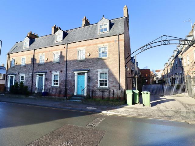 Buck Inn Yard, Pocklington YO42, 3 bed end terrace house to rent, £1,295 pcm | PrimeLocation