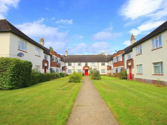 Buckfield Court, Bathurst Walk, Iver SL0, 2 bed flat to rent, £1,500 pcm | PrimeLocation