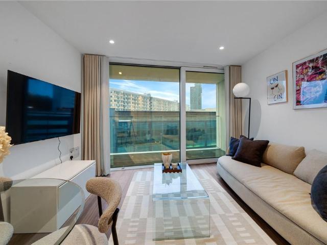 Buckhold Road, Wandsworth, London 2 bed flat to rent £2,492 pcm £575 pw