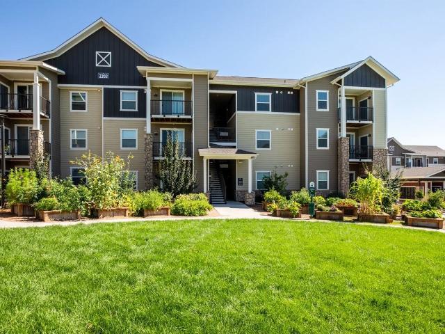 Bucking Horse Apartments 3 Bedroom Apartment for Rent at 2274 Yearling Dr, Fort Collins, CO 80525 Side Hill