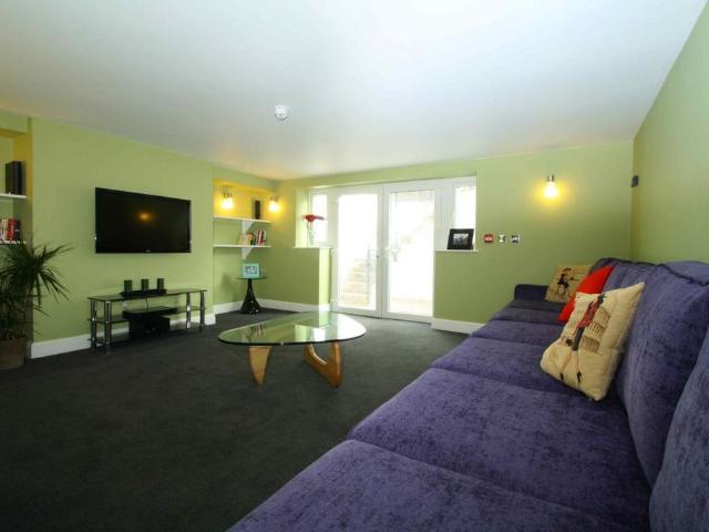Buckingham Mount, Leeds LS6 6 bed house to rent £3,380 pcm £780 pw