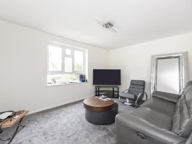 Buckingham Close, London W5, 1 bed flat to rent, £1,600 pcm | PrimeLocation