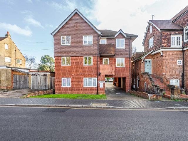 Buckingham Court, St Albans AL1 1 bed apartment to rent £1,295 pcm £299 pw