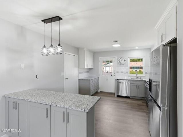 Buckingham Dr N Unit B, Manchester, Condo For Sale