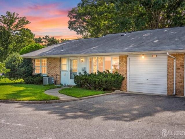 Buckingham Dr Unit B, Manchester, Condo For Sale