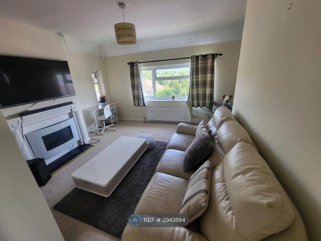 Buckingham Drive, High Wycombe HP13, 2 bed maisonette to rent, £1,350 pcm | PrimeLocation