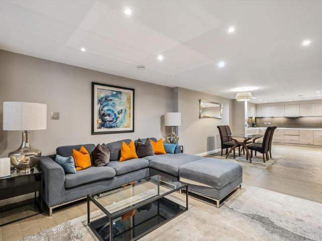 Buckingham Gate, Westminster. 2 bed flat to rent £13,953 pcm £3,220 pw