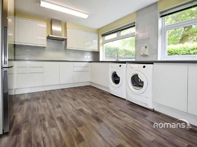 Buckingham Grove, Uxbridge, UB10 5 bed terraced house to rent £2,475 pcm £571 pw