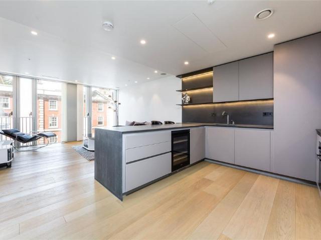 Buckingham Palace Road, Westminster. 2 bed flat to rent £6,500 pcm £1,500 pw