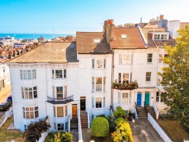 Buckingham Place, Brighton, East. 2 bed maisonette to rent £1,850 pcm £427 pw